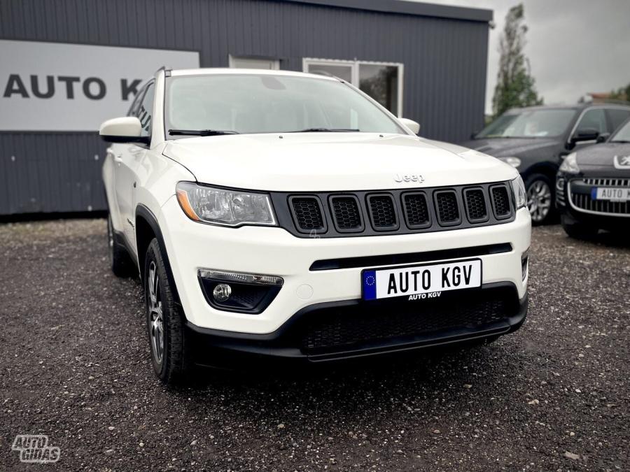 White Jeep Compass 2019 in Vilnius, with an engine capacity of 2.40 L and mileage of 83 thousand km for 15999 €, photo 9 on AUTOMOTO.COM.LV