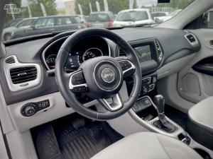 White Jeep Compass 2019 in Vilnius, with an engine capacity of 2.40 L and mileage of 83 thousand km for 15999 €, photo 15 on AUTOMOTO.COM.LV