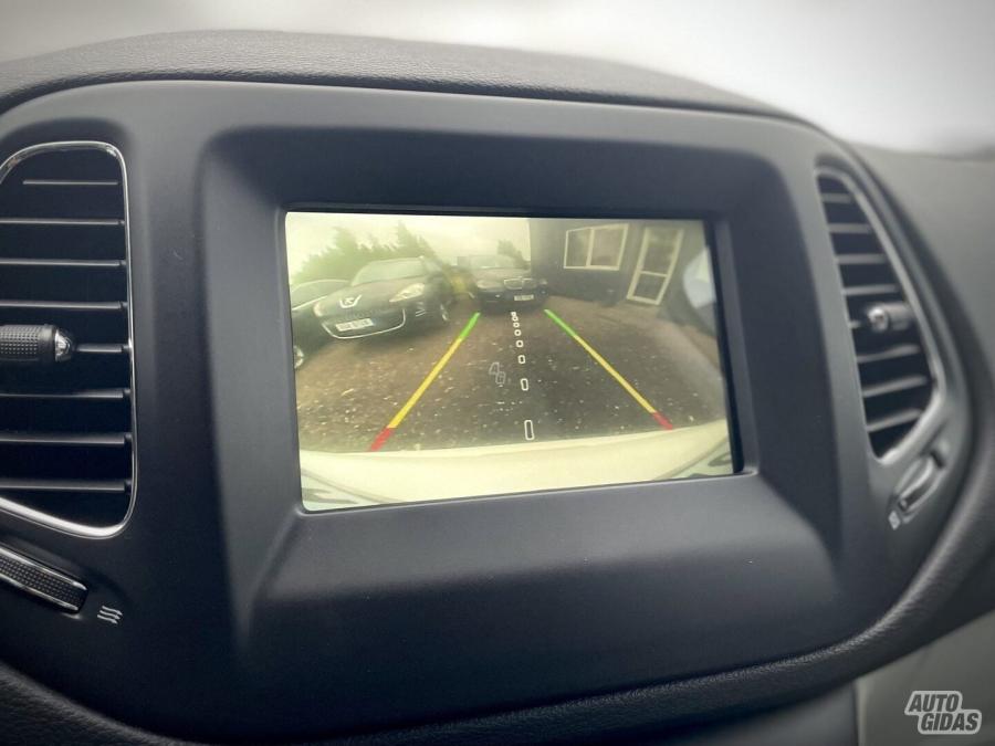 White Jeep Compass 2019 in Vilnius, with an engine capacity of 2.40 L and mileage of 83 thousand km for 15999 €, photo 18 on AUTOMOTO.COM.LV