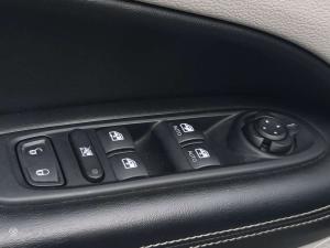 White Jeep Compass 2019 in Vilnius, with an engine capacity of 2.40 L and mileage of 83 thousand km for 14999 €, photo 15 on AUTOMOTO.COM.LV