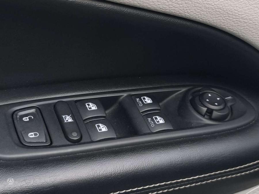 White Jeep Compass 2019 in Vilnius, with an engine capacity of 2.40 L and mileage of 83 thousand km for 14999 €, photo 15 on AUTOMOTO.COM.LV