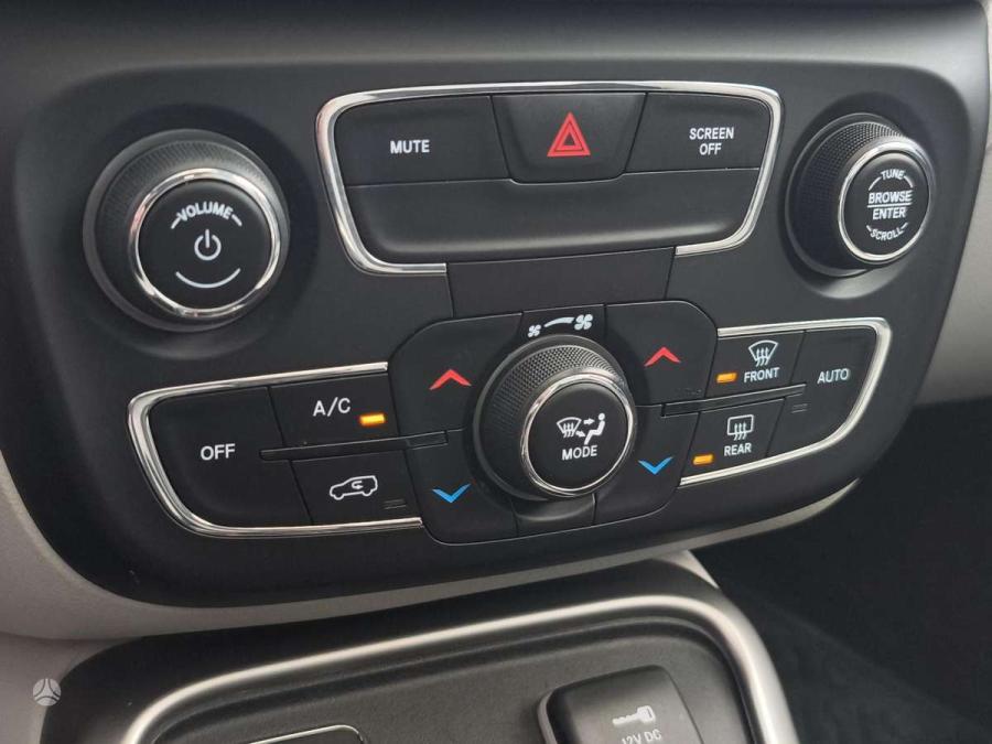White Jeep Compass 2019 in Vilnius, with an engine capacity of 2.40 L and mileage of 83 thousand km for 14999 €, photo 18 on AUTOMOTO.COM.LV