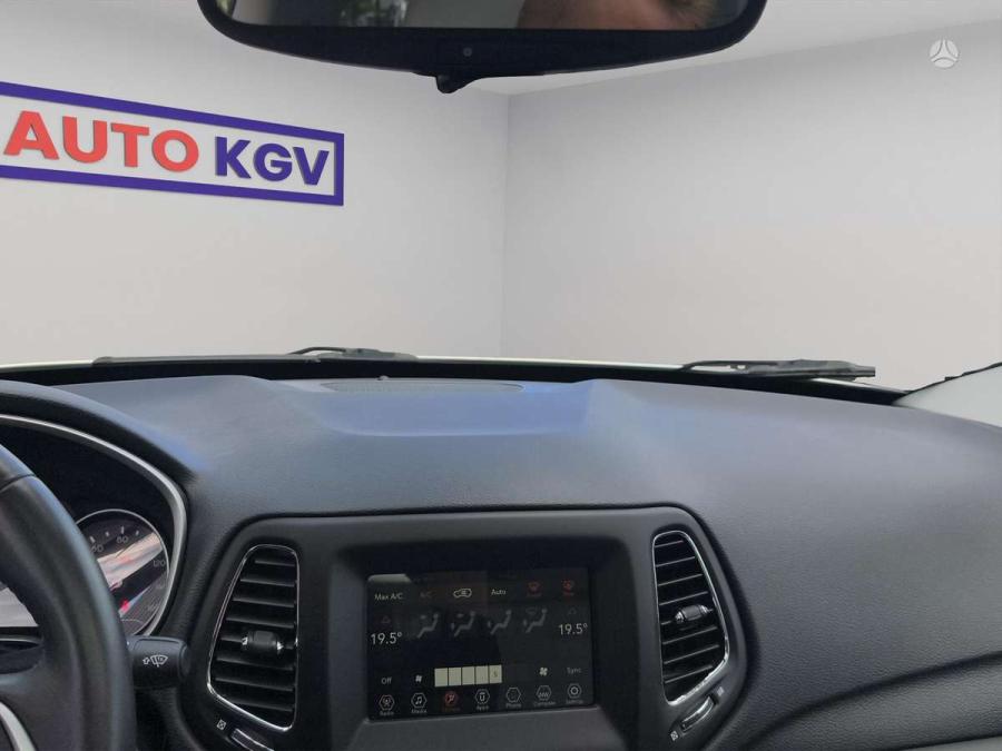 White Jeep Compass 2019 in Vilnius, with an engine capacity of 2.40 L and mileage of 83 thousand km for 14999 €, photo 19 on AUTOMOTO.COM.LV