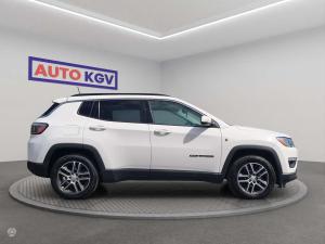 White Jeep Compass 2019 in Vilnius, with an engine capacity of 2.40 L and mileage of 83 thousand km for 14999 €, photo 7 on AUTOMOTO.COM.LV