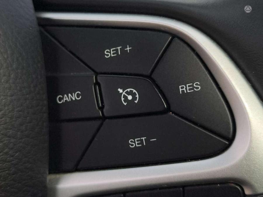 White Jeep Compass 2019 in Vilnius, with an engine capacity of 2.40 L and mileage of 83 thousand km for 14999 €, photo 16 on AUTOMOTO.COM.LV