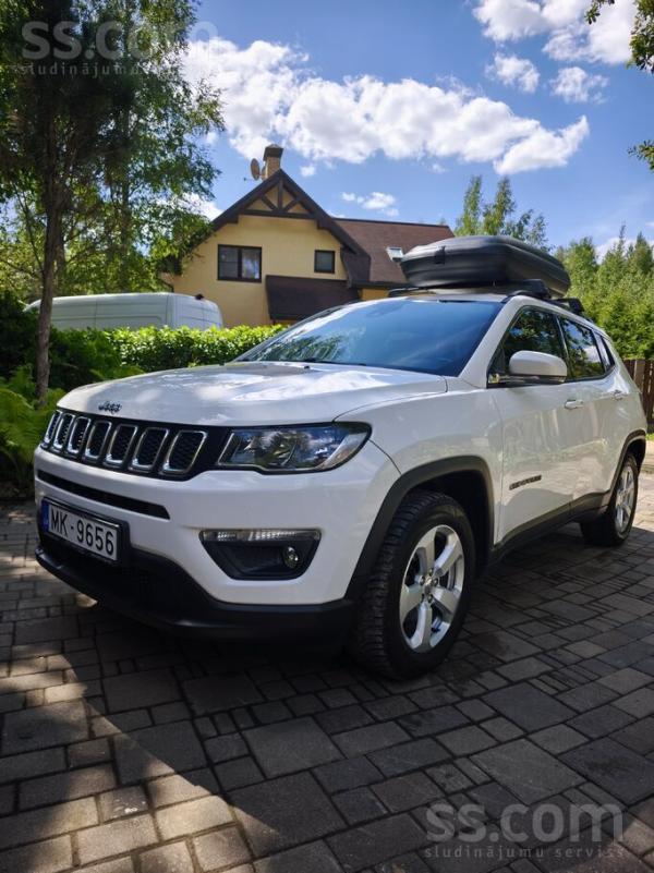 White Jeep Compass 2020 in Riga, with an engine capacity of 1.40 L and mileage of 108 thousand km for 10400 €, photo 1 on AUTOMOTO.COM.LV