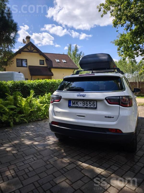 White Jeep Compass 2020 in Riga, with an engine capacity of 1.40 L and mileage of 108 thousand km for 10400 €, photo 2 on AUTOMOTO.COM.LV