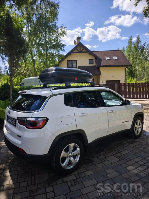 White Jeep Compass 2020 in Riga, with an engine capacity of 1.40 L and mileage of 108 thousand km for 10400 €, photo 4 on AUTOMOTO.COM.LV