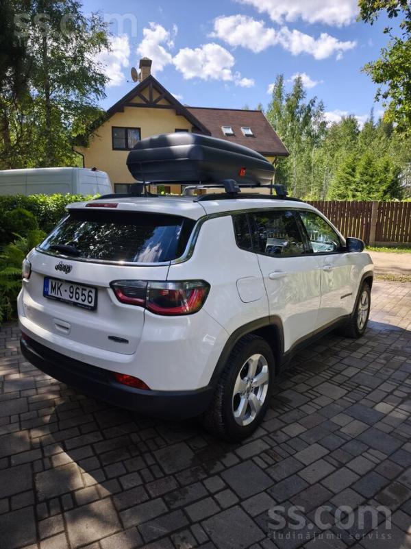 White Jeep Compass 2020 in Riga, with an engine capacity of 1.40 L and mileage of 108 thousand km for 10400 €, photo 6 on AUTOMOTO.COM.LV