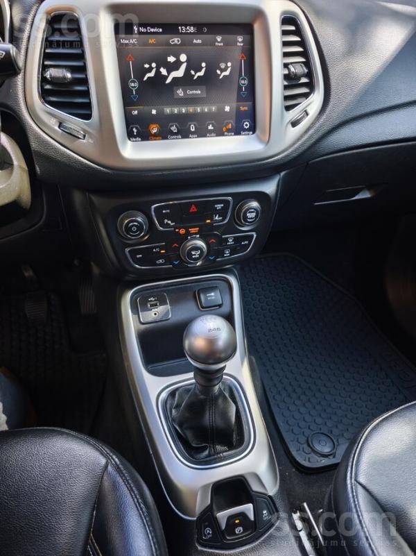 White Jeep Compass 2020 in Riga, with an engine capacity of 1.40 L and mileage of 108 thousand km for 10400 €, photo 9 on AUTOMOTO.COM.LV
