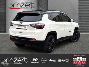 White Jeep Compass 2021 in Kaunas, with an engine capacity of 1.30 L and mileage of 61 thousand km for 26489 €, photo 3 on AUTOMOTO.COM.LV