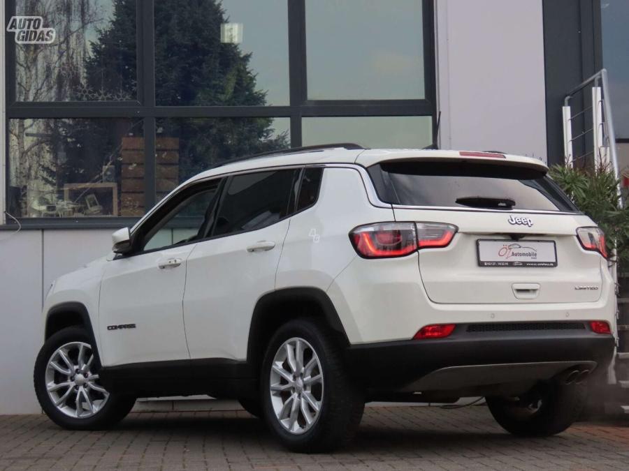 White Jeep Compass 2021 in Kaunas, with an engine capacity of 1.30 L and mileage of 27 thousand km for 21594 €, photo 3 on AUTOMOTO.COM.LV