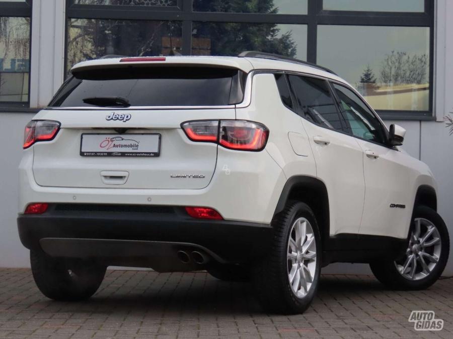 White Jeep Compass 2021 in Kaunas, with an engine capacity of 1.30 L and mileage of 27 thousand km for 21594 €, photo 4 on AUTOMOTO.COM.LV