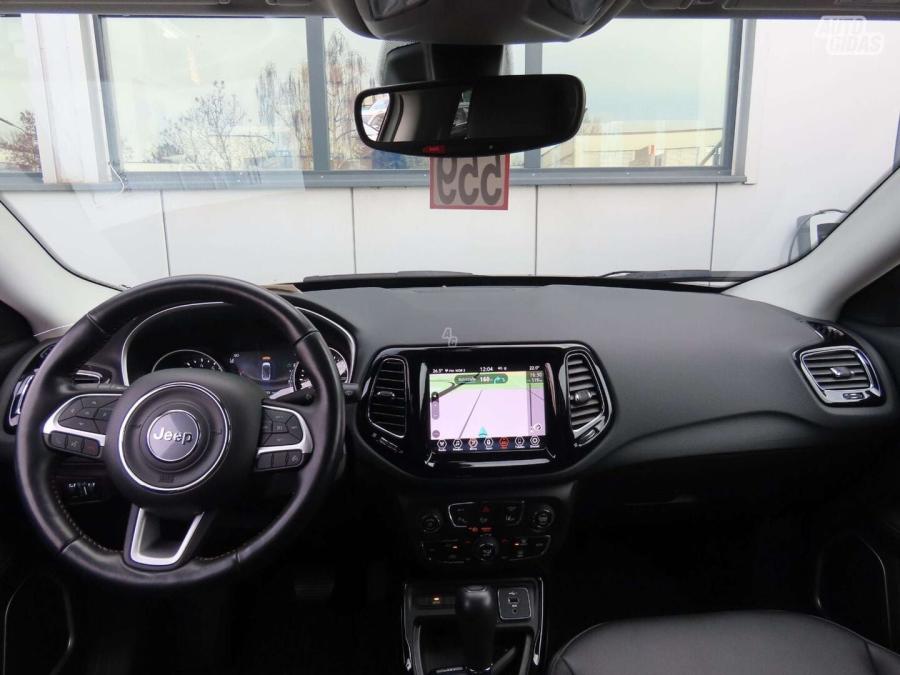 White Jeep Compass 2021 in Kaunas, with an engine capacity of 1.30 L and mileage of 27 thousand km for 21594 €, photo 5 on AUTOMOTO.COM.LV