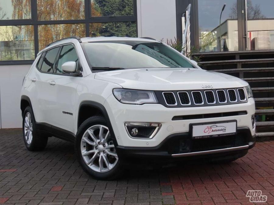 White Jeep Compass 2021 in Kaunas, with an engine capacity of 1.30 L and mileage of 29 thousand km for 21594 €, photo 1 on AUTOMOTO.COM.LV
