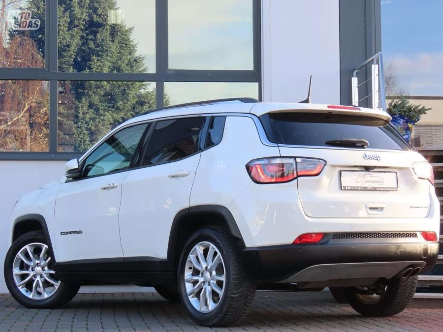 Balts Jeep Compass 2021 Kauņa, ar dzinēja tilpumu 1.30 L un nobraukumu 30 tūkst. km par 22641 €, foto 4 vietnē AUTOMOTO.COM.LV
