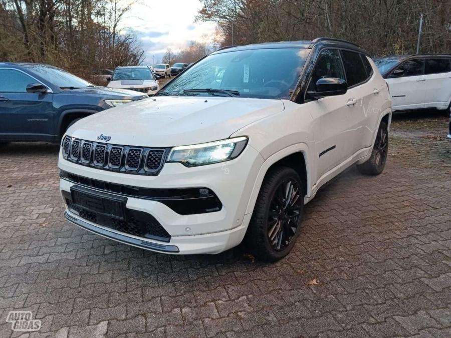 Balts Jeep Compass 2021 Kauņa, ar dzinēja tilpumu 1.30 L un nobraukumu 45 tūkst. km par 25836 €, foto 2 vietnē AUTOMOTO.COM.LV