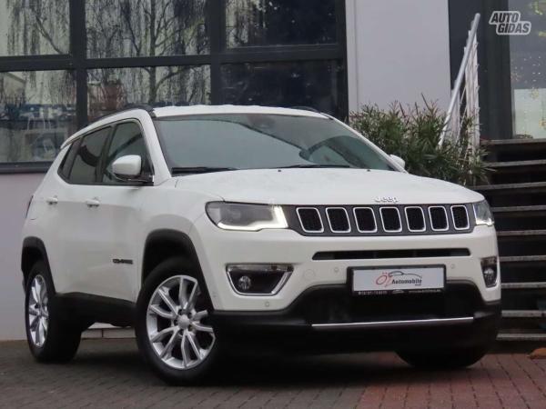 White Jeep Compass 2021 in Kaunas, with an engine capacity of 1.30 L and mileage of 34 thousand km for 22641 €, photo 1 on AUTOMOTO.COM.LV