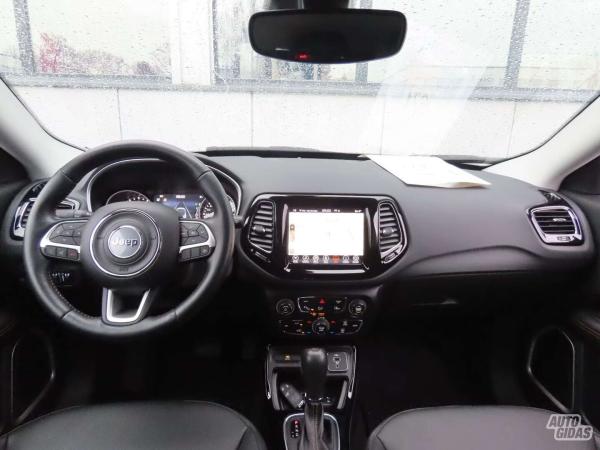 White Jeep Compass 2021 in Kaunas, with an engine capacity of 1.30 L and mileage of 34 thousand km for 22641 €, photo 9 on AUTOMOTO.COM.LV