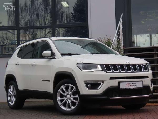 White Jeep Compass 2021 in Kaunas, with an engine capacity of 1.30 L and mileage of 31 thousand km for 22641 €, photo 1 on AUTOMOTO.COM.LV