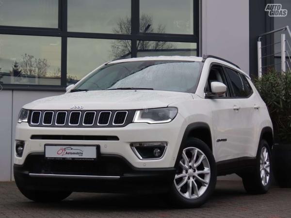 White Jeep Compass 2021 in Kaunas, with an engine capacity of 1.30 L and mileage of 31 thousand km for 22641 €, photo 3 on AUTOMOTO.COM.LV