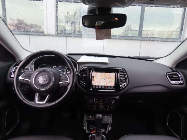 White Jeep Compass 2021 in Kaunas, with an engine capacity of 1.30 L and mileage of 31 thousand km for 22641 €, photo 6 on AUTOMOTO.COM.LV
