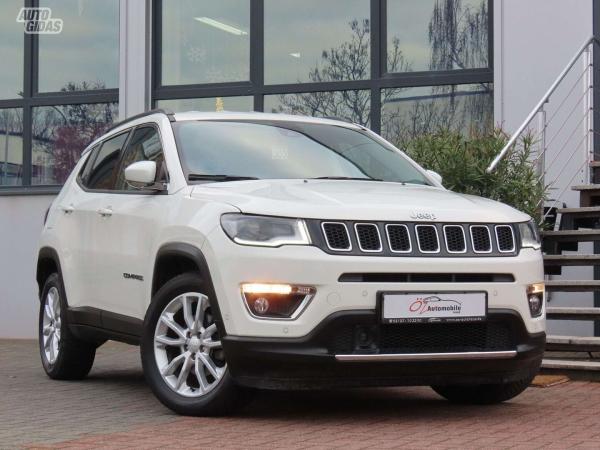 White Jeep Compass 2021 in Kaunas, with an engine capacity of 1.30 L and mileage of 27 thousand km for 21594 €, photo 1 on AUTOMOTO.COM.LV