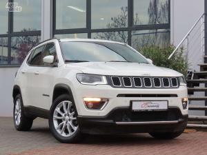 White Jeep Compass 2021 in Kaunas, with an engine capacity of 1.30 L and mileage of 27 thousand km for 21594 €, photo  on AUTOMOTO.COM.LV
