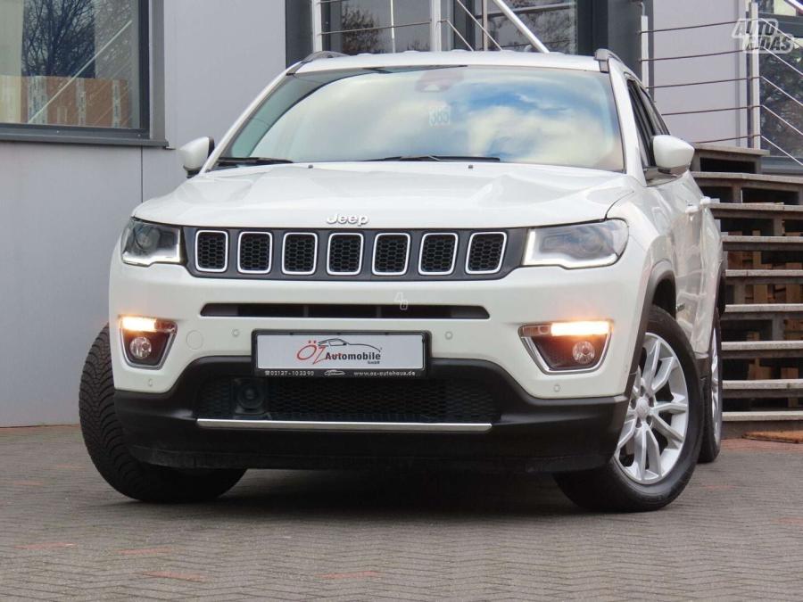 White Jeep Compass 2021 in Kaunas, with an engine capacity of 1.30 L and mileage of 27 thousand km for 21594 €, photo 2 on AUTOMOTO.COM.LV