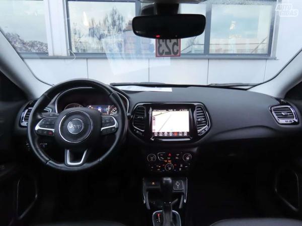 White Jeep Compass 2021 in Kaunas, with an engine capacity of 1.30 L and mileage of 60 thousand km for 21594 €, photo 6 on AUTOMOTO.COM.LV