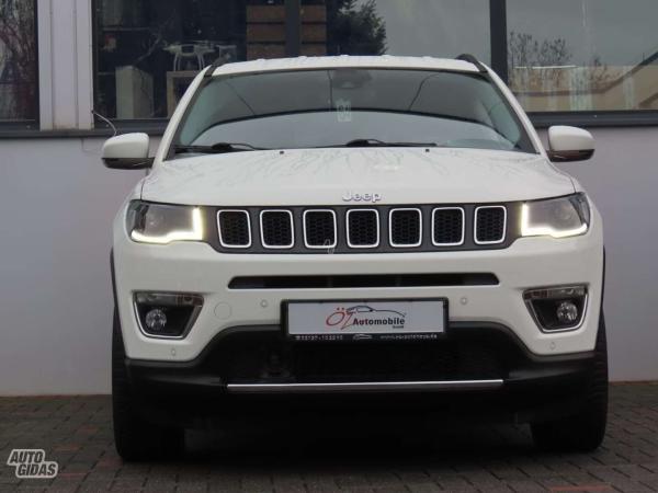 White Jeep Compass 2021 in Kaunas, with an engine capacity of 1.30 L and mileage of 45 thousand km for 21594 €, photo 3 on AUTOMOTO.COM.LV