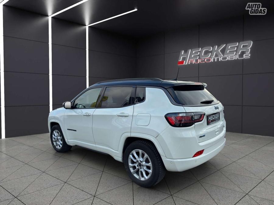 White Jeep Compass 2021 in Kaunas, with an engine capacity of 1.30 L and mileage of 92 thousand km for 23420 €, photo 4 on AUTOMOTO.COM.LV