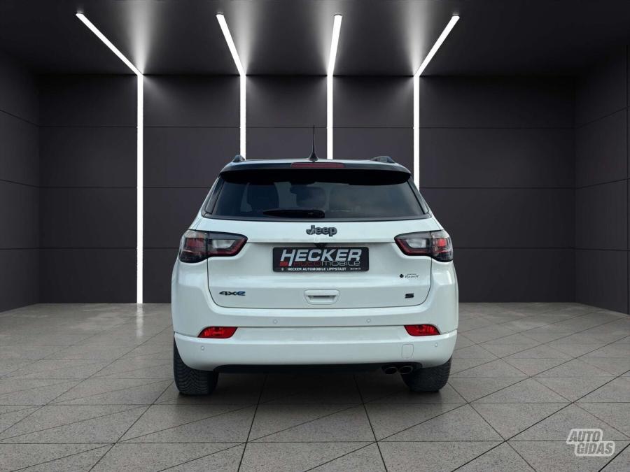 White Jeep Compass 2021 in Kaunas, with an engine capacity of 1.30 L and mileage of 92 thousand km for 23420 €, photo 5 on AUTOMOTO.COM.LV