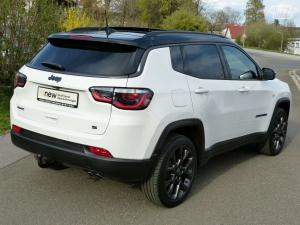 White Jeep Compass 2021 in Kaunas, with an engine capacity of 1.30 L and mileage of 14 thousand km for 28888 €, photo 5 on AUTOMOTO.COM.LV
