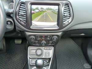 White Jeep Compass 2021 in Kaunas, with an engine capacity of 1.30 L and mileage of 14 thousand km for 28888 €, photo 10 on AUTOMOTO.COM.LV
