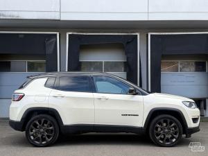 White Jeep Compass 2021 in Kaunas, with an engine capacity of 1.30 L and mileage of 43 thousand km for 24151 €, photo 6 on AUTOMOTO.COM.LV