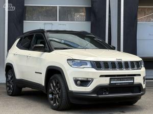 White Jeep Compass 2021 in Kaunas, with an engine capacity of 1.30 L and mileage of 43 thousand km for 24151 €, photo 8 on AUTOMOTO.COM.LV