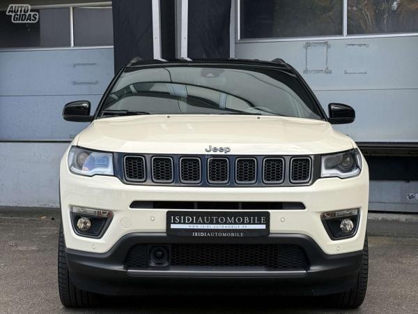 White Jeep Compass 2021 in Kaunas, with an engine capacity of 1.30 L and mileage of 43 thousand km for 24151 €, photo 9 on AUTOMOTO.COM.LV