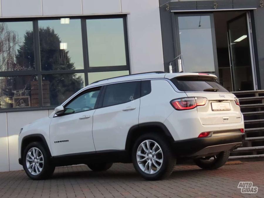 Balts Jeep Compass 2021 Kauņa, ar dzinēja tilpumu 1.30 L un nobraukumu 42 tūkst. km par 21594 €, foto 4 vietnē AUTOMOTO.COM.LV