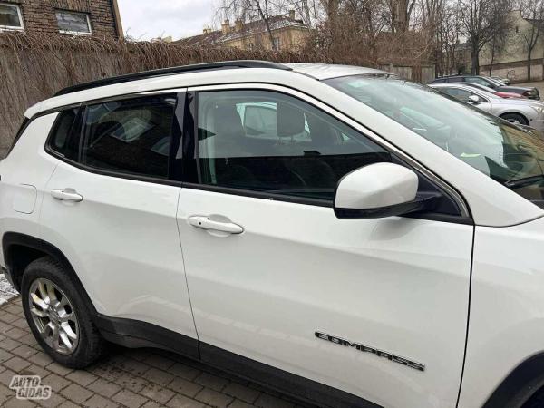 White Jeep Compass 2021 in Vilnius, with an engine capacity of 1.30 L and mileage of 62 thousand km for 19000 €, photo 5 on AUTOMOTO.COM.LV