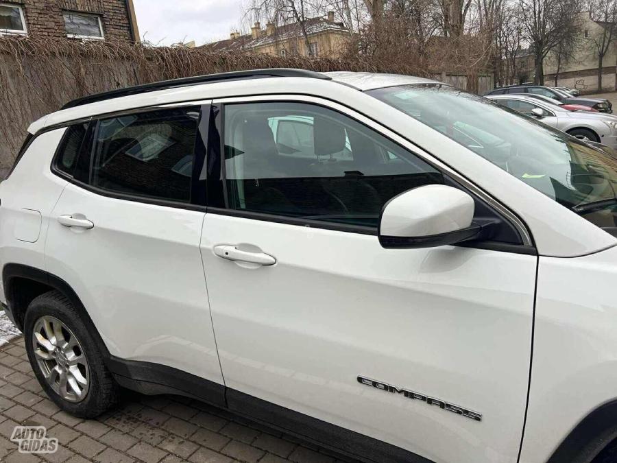 White Jeep Compass 2021 in Vilnius, with an engine capacity of 1.30 L and mileage of 62 thousand km for 19000 €, photo 5 on AUTOMOTO.COM.LV