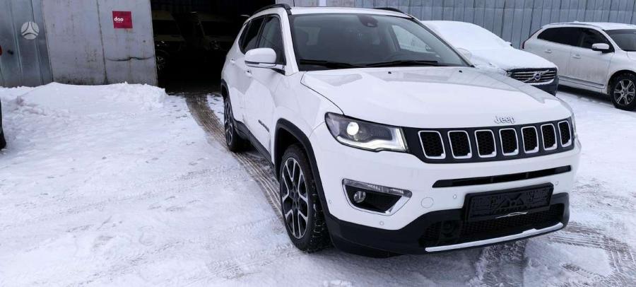 White Jeep Compass 2021 in Siauliai, with an engine capacity of 1.33 L and mileage of 13 thousand km for 17850 €, photo 2 on AUTOMOTO.COM.LV