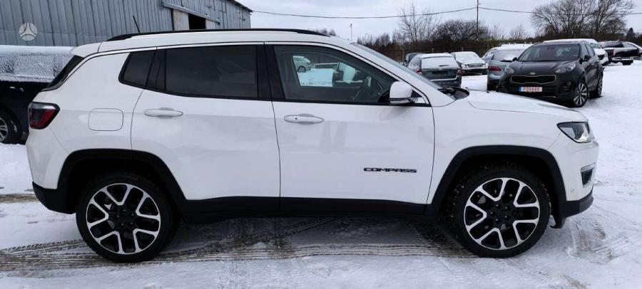 White Jeep Compass 2021 in Siauliai, with an engine capacity of 1.33 L and mileage of 13 thousand km for 17850 €, photo 7 on AUTOMOTO.COM.LV