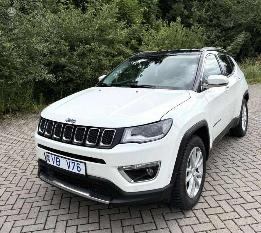 White Jeep Compass 2021 in Kaunas, with an engine capacity of 0.00 L and mileage of 139 thousand km for 16900 €, photo 3 on AUTOMOTO.COM.LV