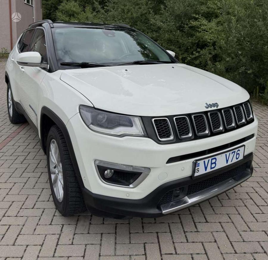 White Jeep Compass 2021 in Kaunas, with an engine capacity of 0.00 L and mileage of 139 thousand km for 16900 €, photo 4 on AUTOMOTO.COM.LV