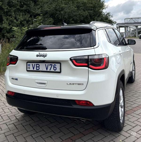 White Jeep Compass 2021 in Kaunas, with an engine capacity of 0.00 L and mileage of 139 thousand km for 16900 €, photo 4 on AUTOMOTO.COM.LV