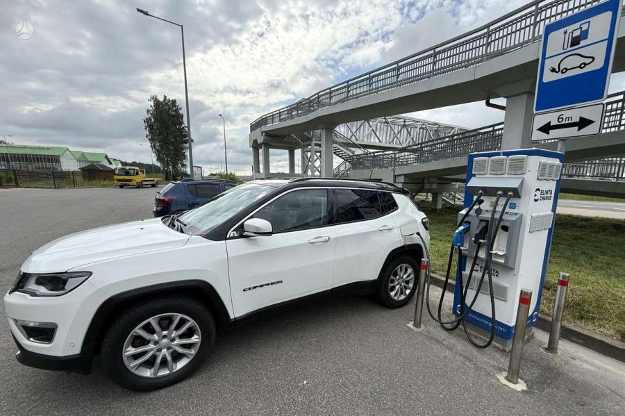 White Jeep Compass 2021 in Kaunas, with an engine capacity of 0.00 L and mileage of 139 thousand km for 16900 €, photo 7 on AUTOMOTO.COM.LV