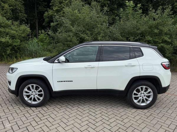 White Jeep Compass 2021 in Kaunas, with an engine capacity of 0.00 L and mileage of 139 thousand km for 16900 €, photo 7 on AUTOMOTO.COM.LV