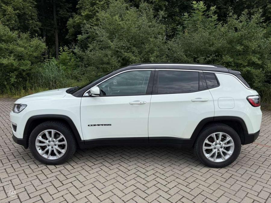 White Jeep Compass 2021 in Kaunas, with an engine capacity of 0.00 L and mileage of 139 thousand km for 16900 €, photo 8 on AUTOMOTO.COM.LV