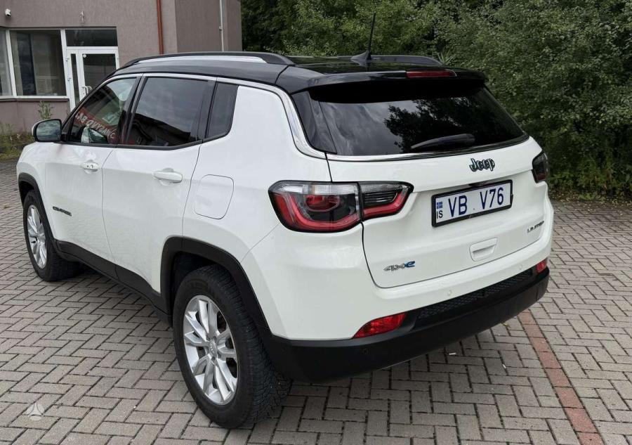 White Jeep Compass 2021 in Kaunas, with an engine capacity of 0.00 L and mileage of 139 thousand km for 16900 €, photo 9 on AUTOMOTO.COM.LV